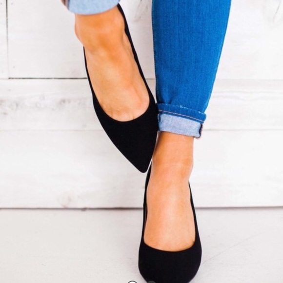 Pointe Boutique | Shoes | Nwt Classic Black Pumps With Pointed Toe ...